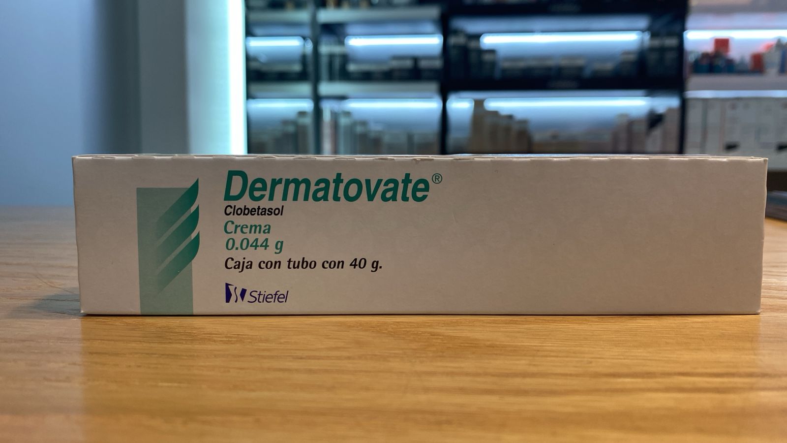 DERMATOVATE CREMA 40G – Dra. Esbeydy Dermatóloga