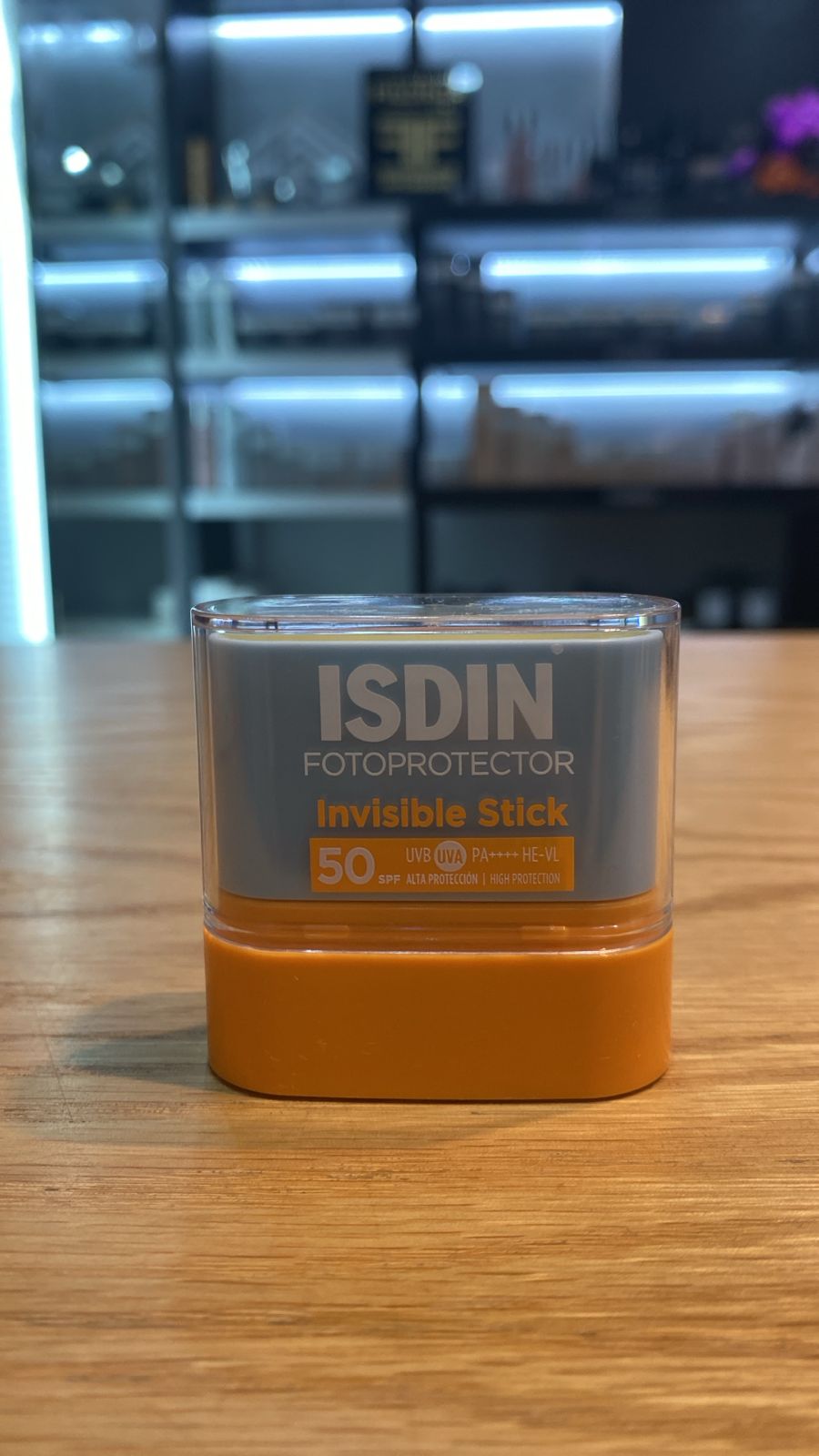 ISDIN INVISIBLE STICK – Dra. Esbeydy Dermatóloga